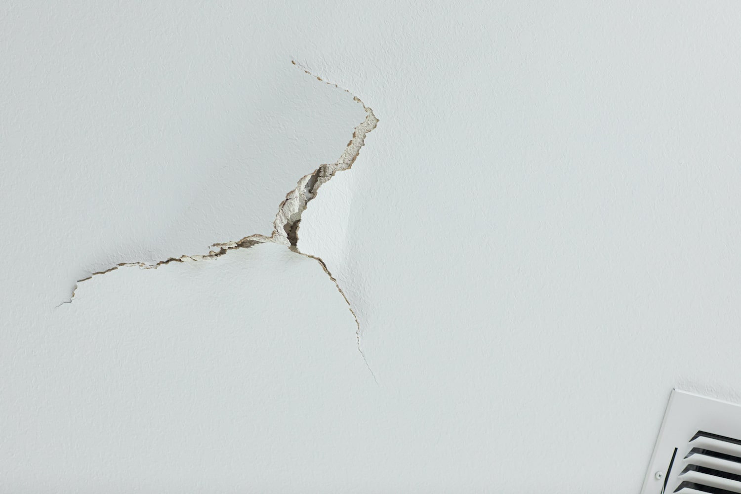 How To Fix Cracks in Plaster Walls - Durham's Rock Hard Water Putty